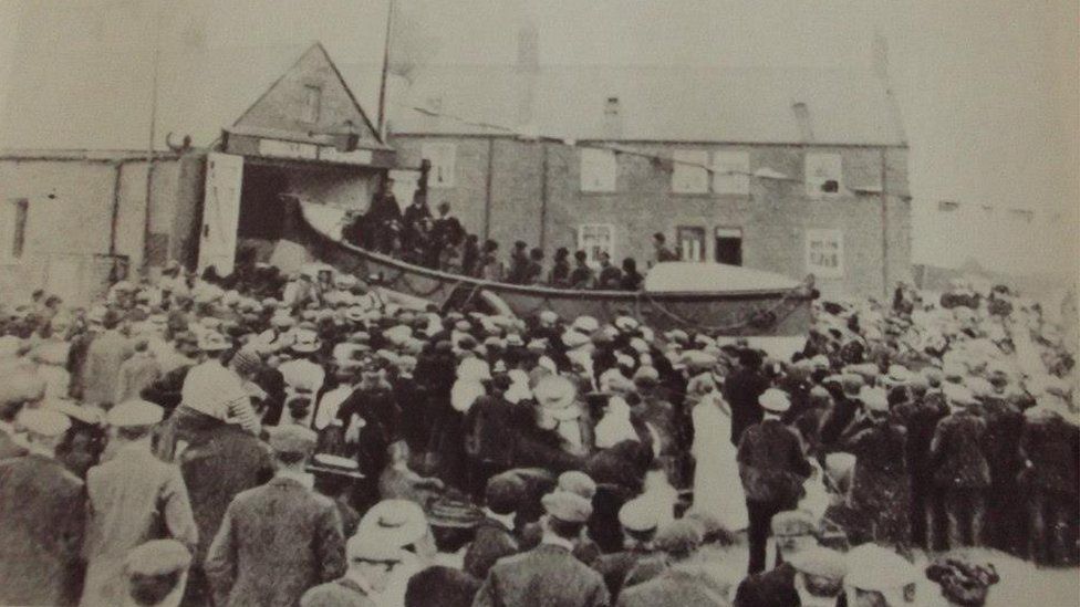 In pictures: Newbiggin's 'unique' ancestry project - BBC News