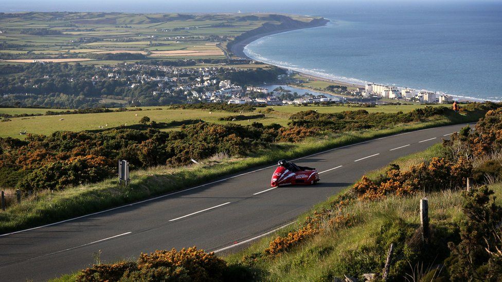 TT fans arrive on Isle of Man for 'greatest event' - BBC News
