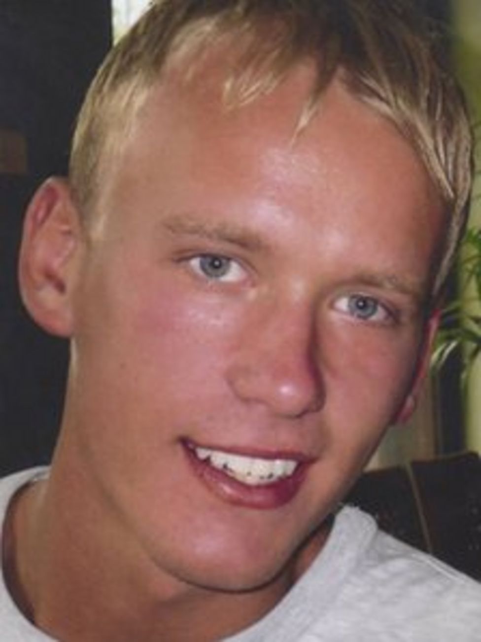 Digger driver sentenced over Mark Handford site death - BBC News