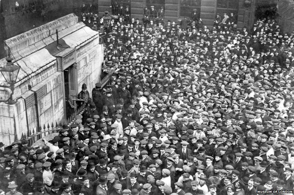 In pictures: Suffragettes capture the Monument - BBC News