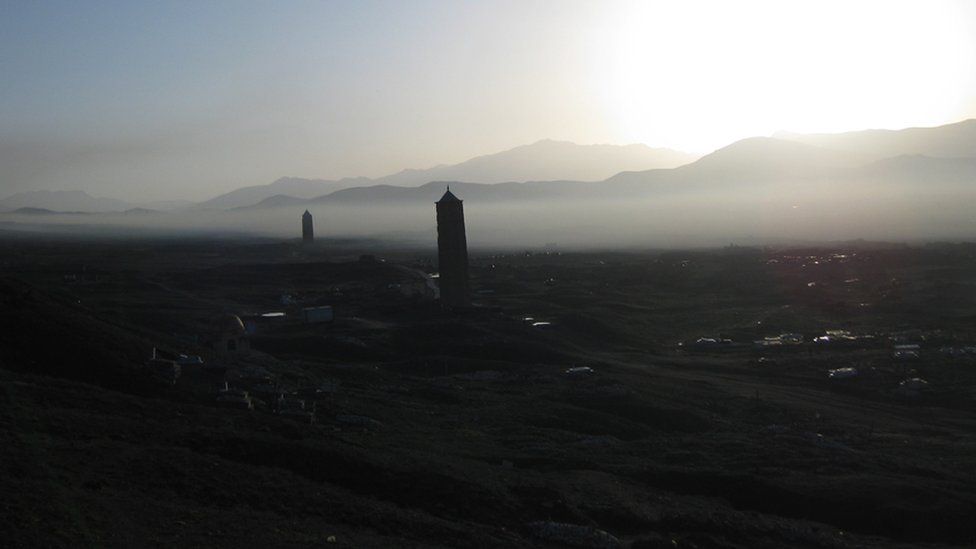 In pictures: Ghazni's undiscovered Afghan treasure trove - BBC News