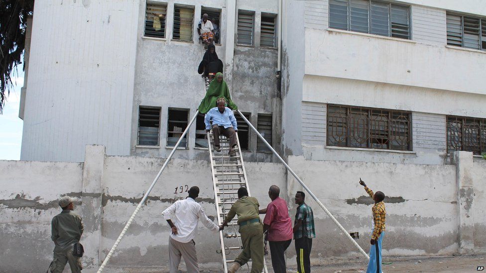 In pictures: Mogadishu court attack - BBC News