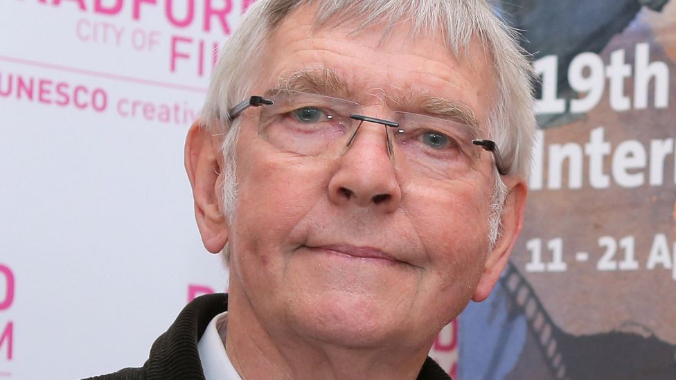 Hull-born actor Sir Tom Courtenay wins top film award - BBC News