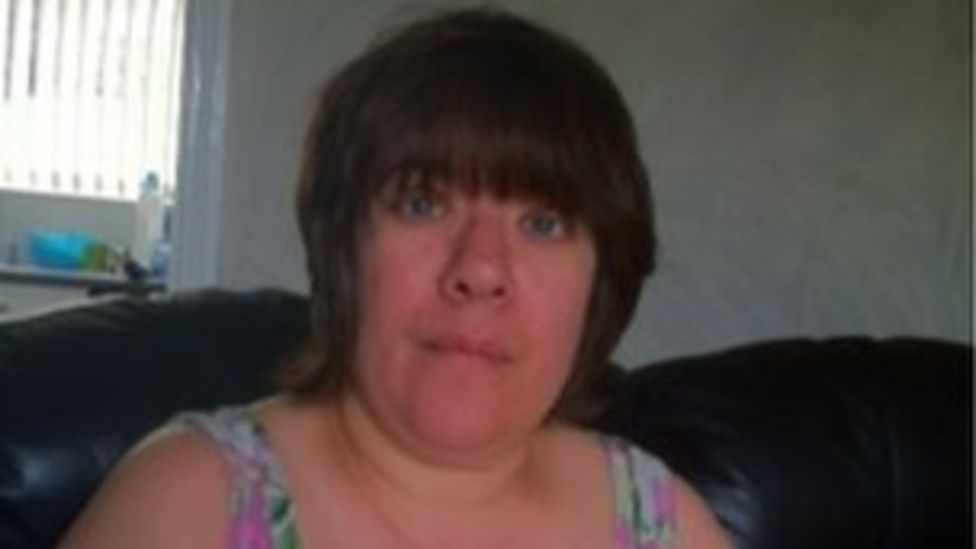 Sheffield woman flees 'petrol bomb attack' at her home - BBC News