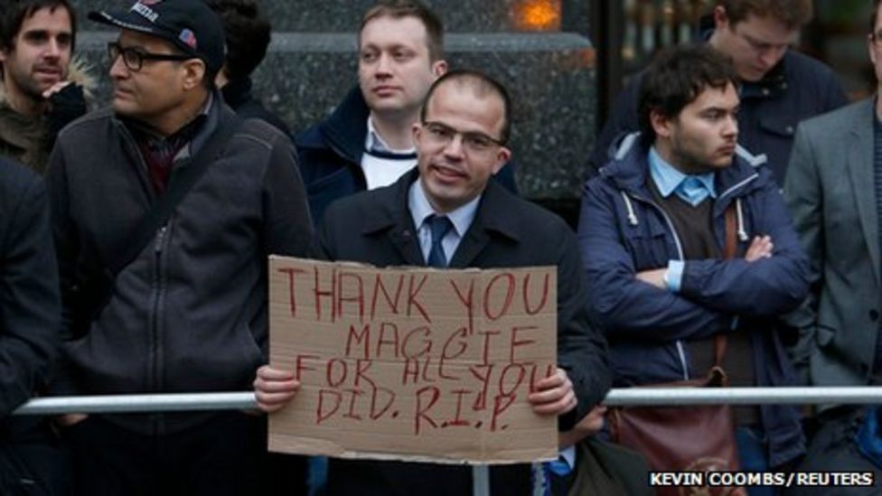 Margaret Thatcher: Queen leads mourners at funeral - BBC News
