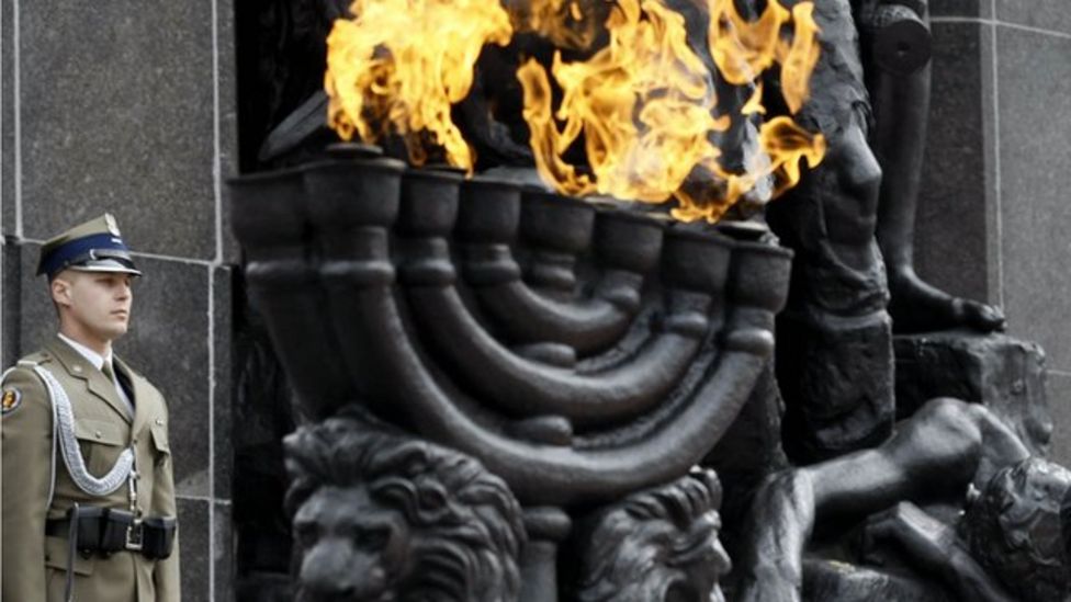 Last Treblinka death camp survivor Samuel Willenberg dies - BBC News