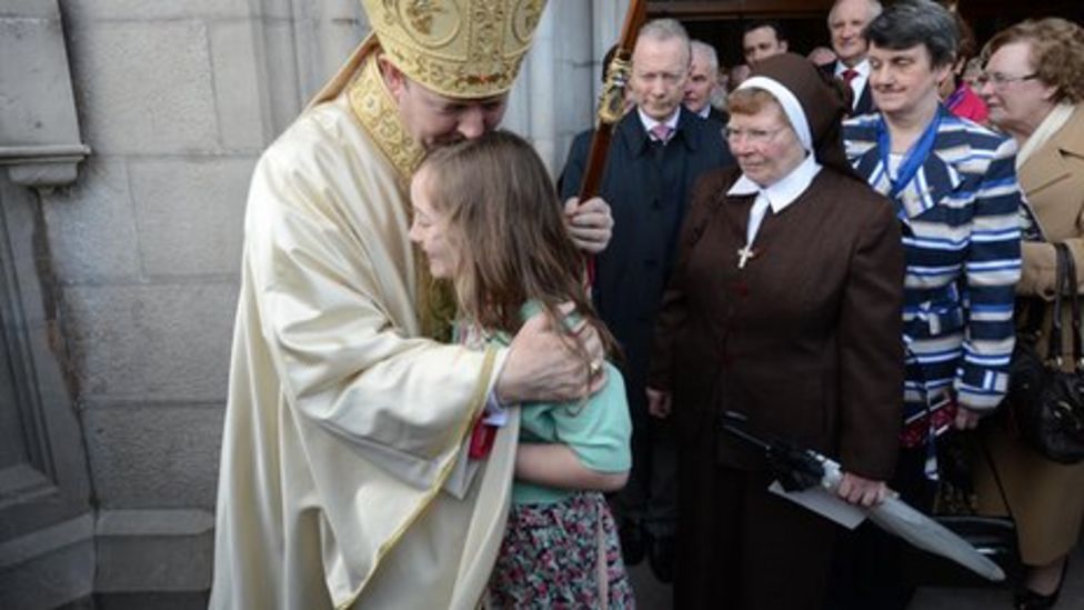Monsignor Eamon Martin is ordained in Armagh - BBC News