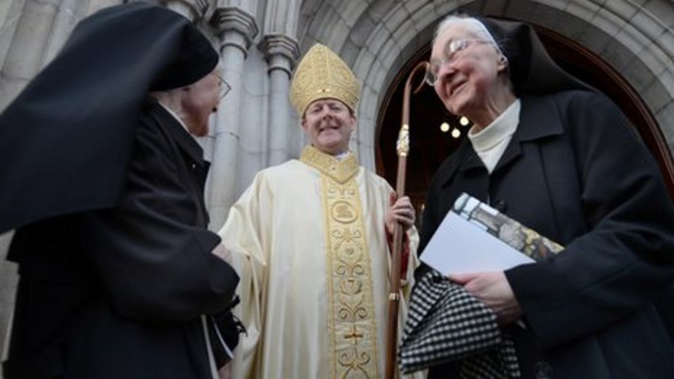 Monsignor Eamon Martin is ordained in Armagh - BBC News