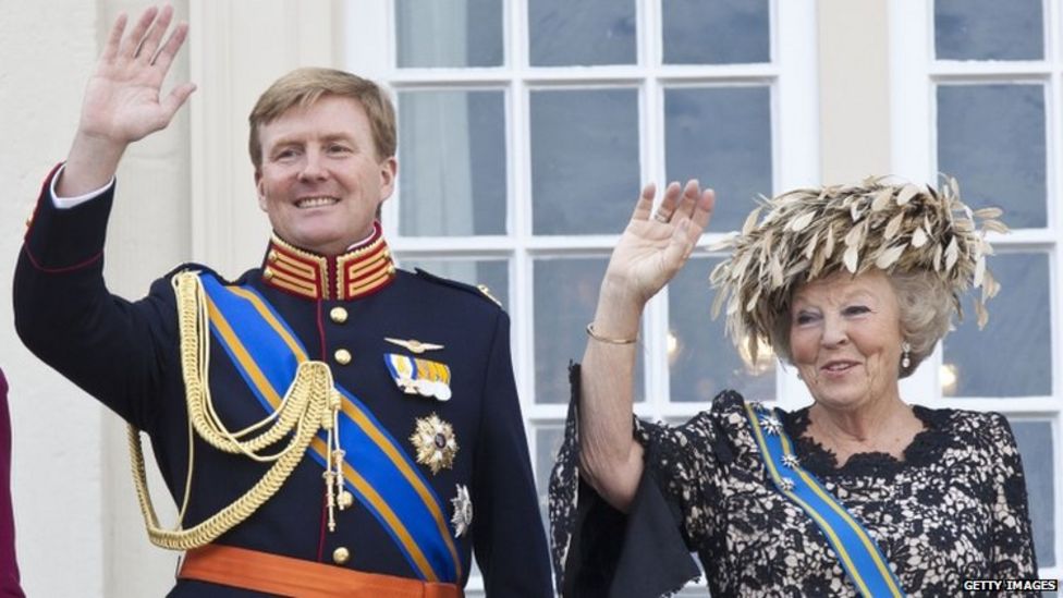Dutch King Willem-Alexander reveals secret flights as co-pilot - BBC News
