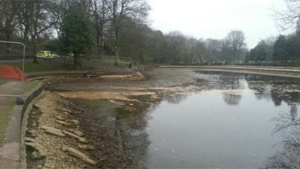Stoke-on-Trent mine collapse drains lake - BBC News