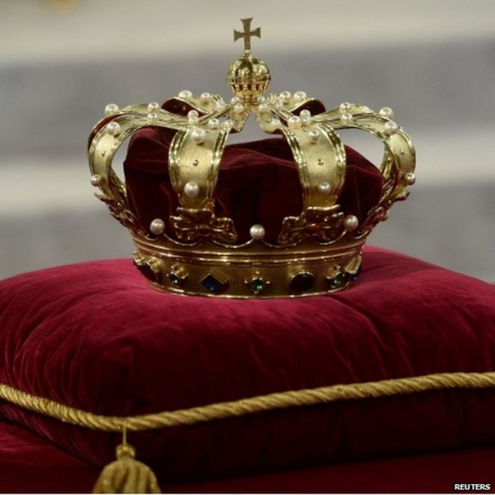In pictures: Netherlands' new king sworn in - BBC News