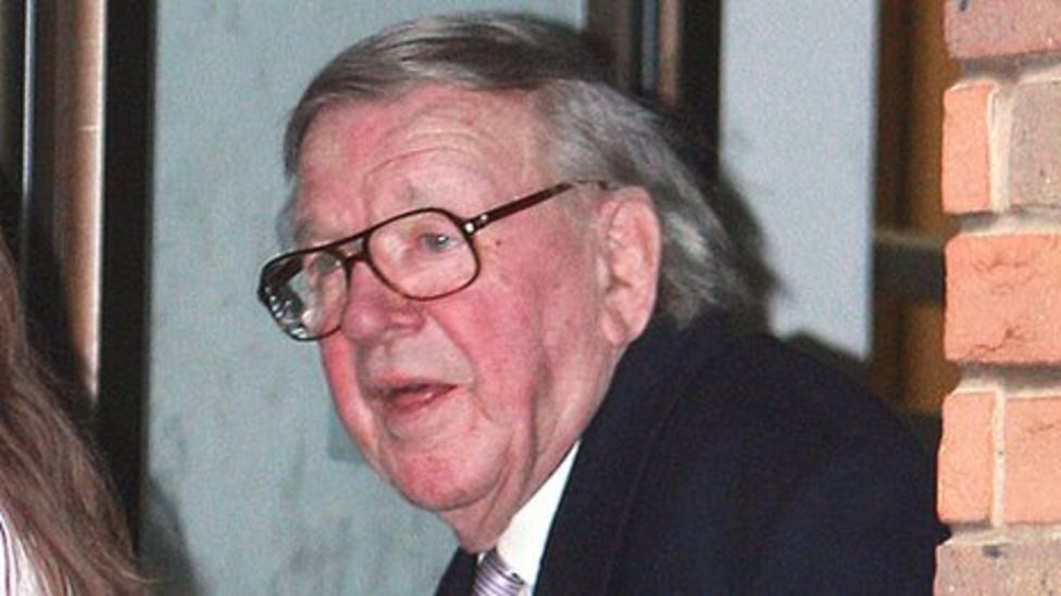 Caldicott Prep School ex-headmaster 'sexually abused boys' - BBC News