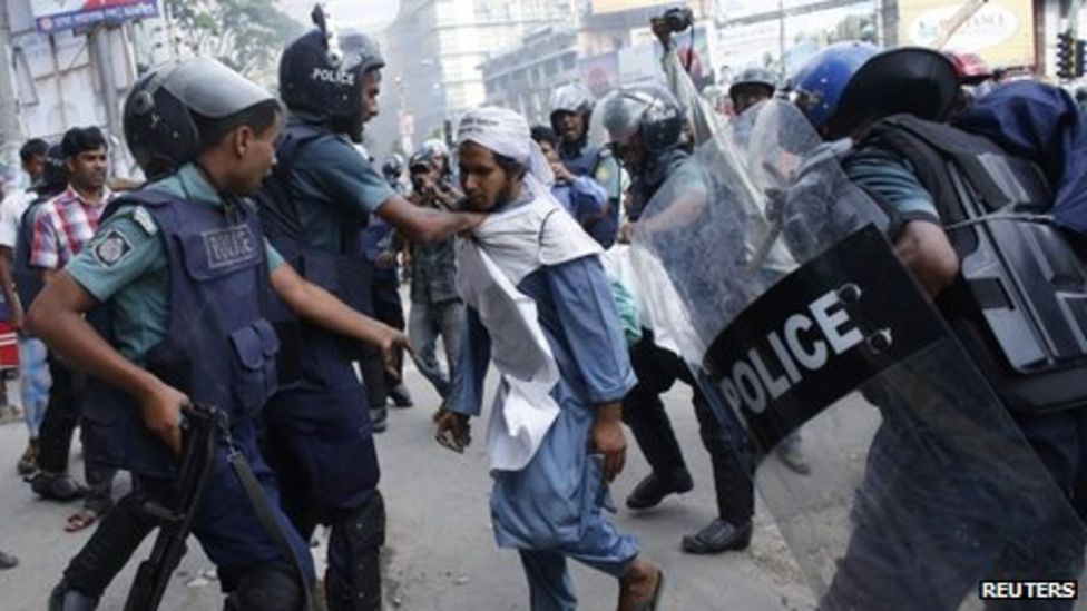 Riot police battle Islamists in Dhaka Bangladesh - BBC News