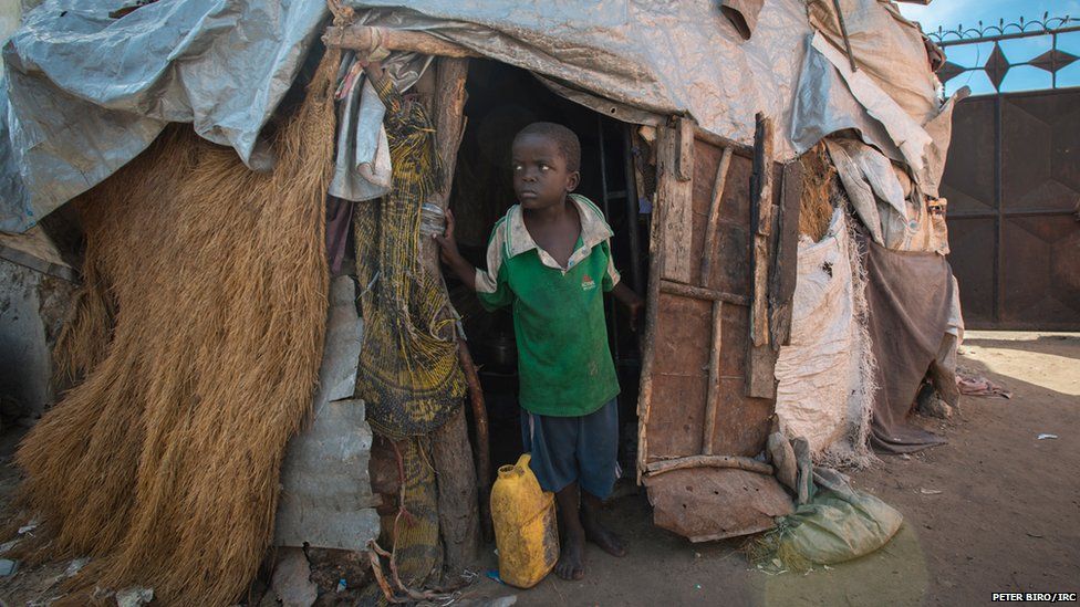 In pictures: Surviving camp life in Mogadishu - BBC News
