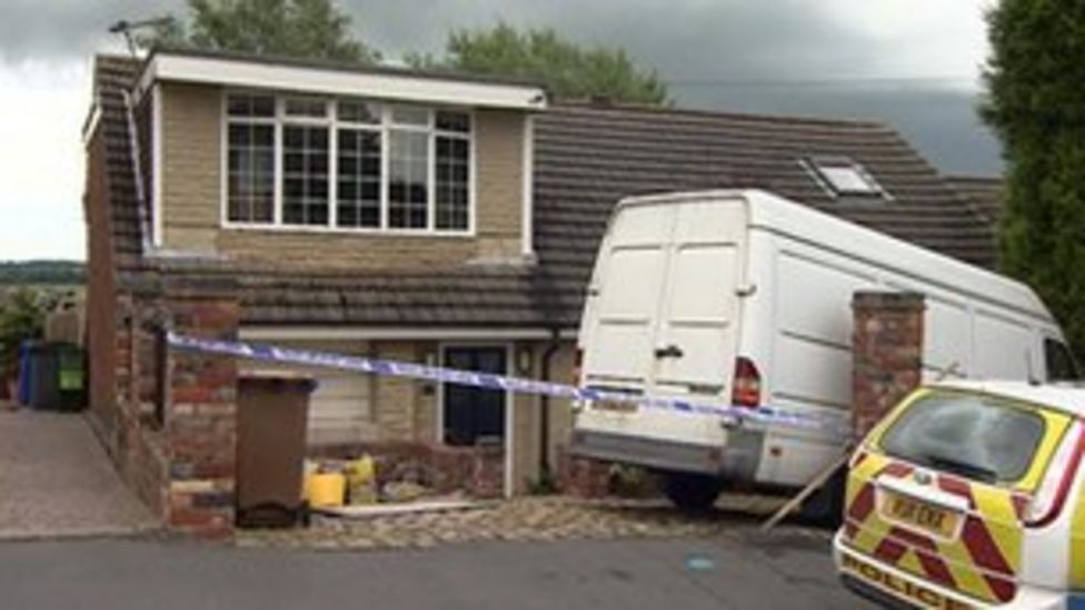 Staffordshire bombing: 'Nail bombs built in barn' - BBC News
