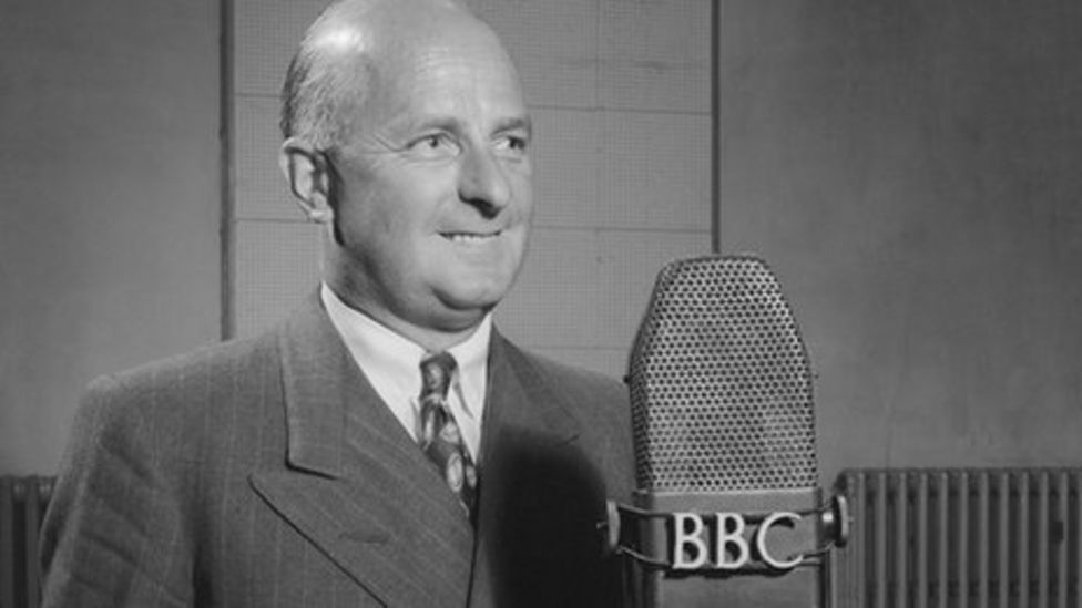 Sports car creator Donald Healey remembered in Perranporth - BBC News