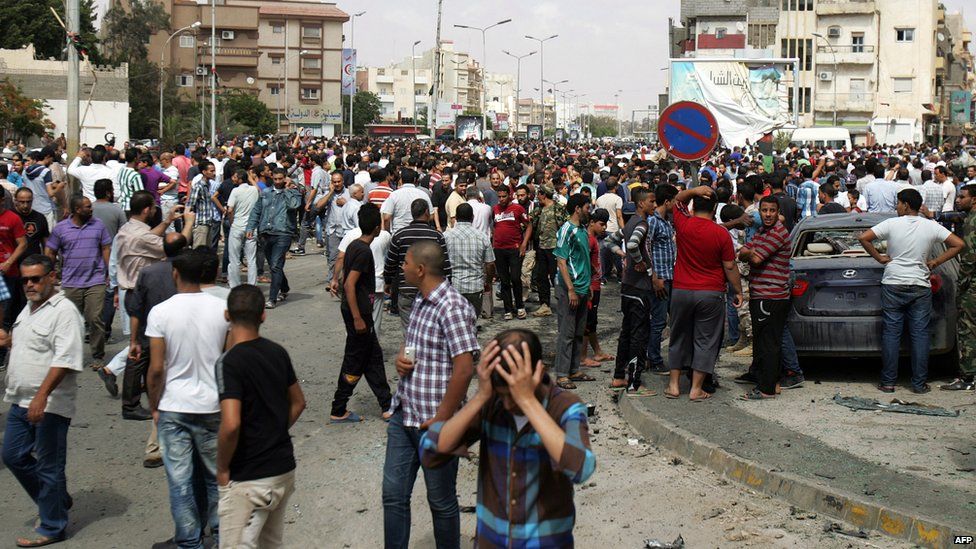 In pictures: Benghazi bomb attack - BBC News