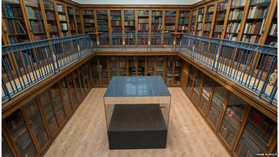 In pictures: Liverpool's restored £50m library - BBC News