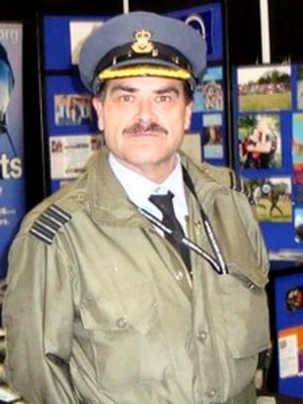 Star Wars and Doctor Who fans clash at Norwich convention - BBC News