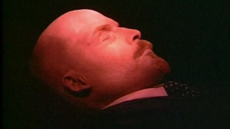 Russian artists in holy water attack on Lenin mausoleum - BBC News