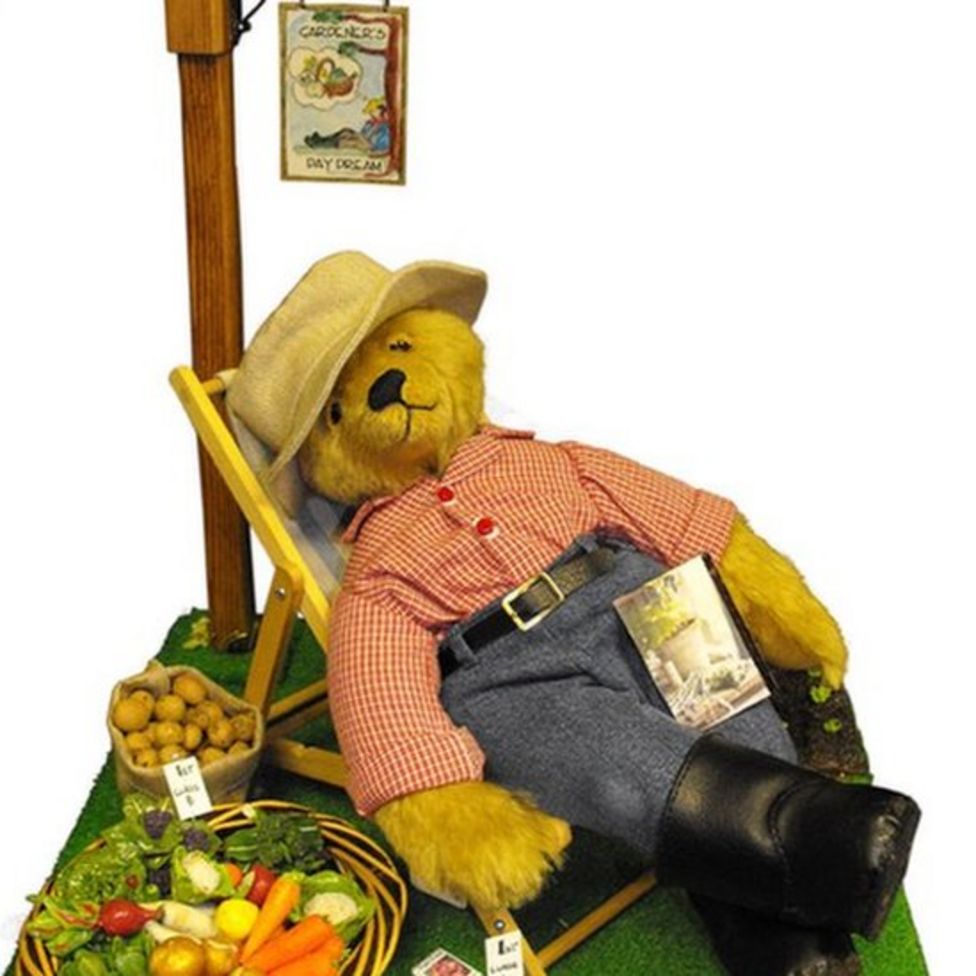 In pictures: National Teddy Bear Artists Awards - BBC News