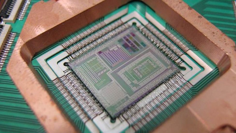 Nasa buys into 'quantum' computer - BBC News