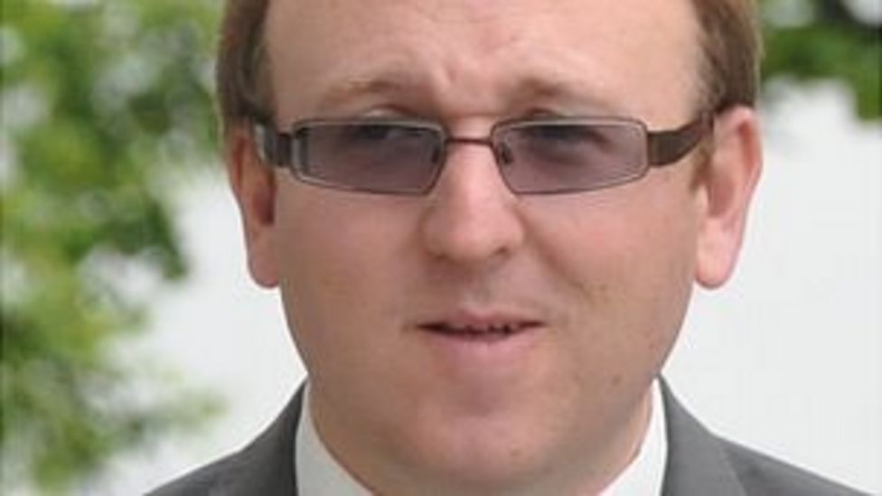 Garry Collins resigns from Guernsey Treasury Department - BBC News