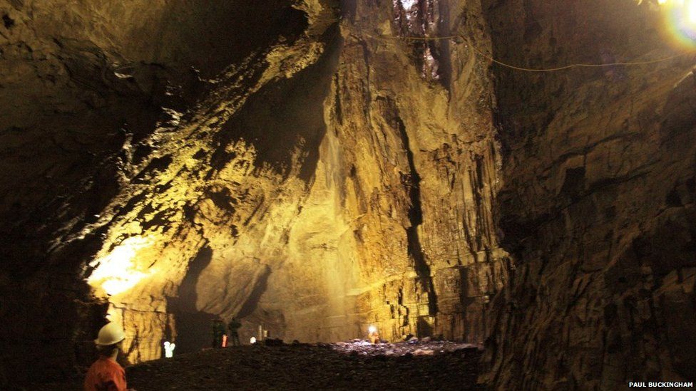 In pictures: Gaping Gill cave system open to public - BBC News