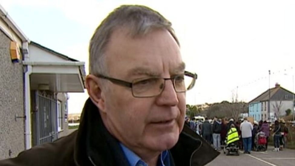 John Pollard: Tributes to 'highly-respected' Cornwall councillor - BBC News