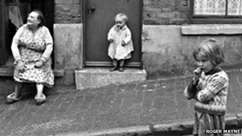 Nottingham St Ann's slum photograph family trace attempt - BBC News