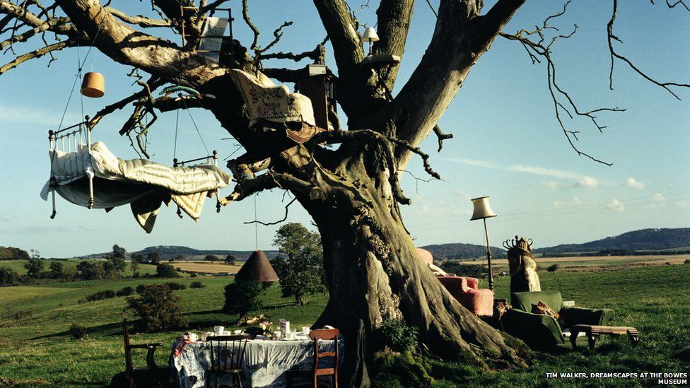 In pictures: Tim Walker's Dreamscapes exhibition - BBC News