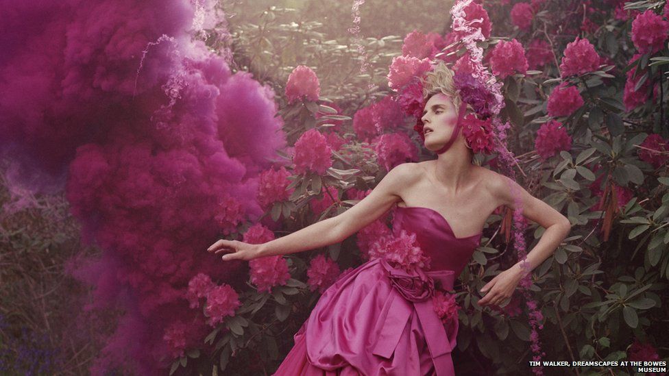 In pictures: Tim Walker's Dreamscapes exhibition - BBC News