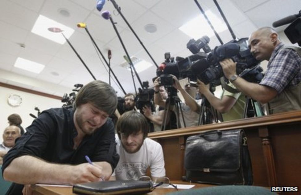Anna Politkovskaya murder: Five men on trial in Moscow - BBC News