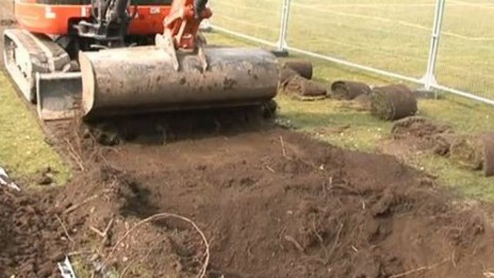 Derby archaeologists dig for Roman fort - BBC News