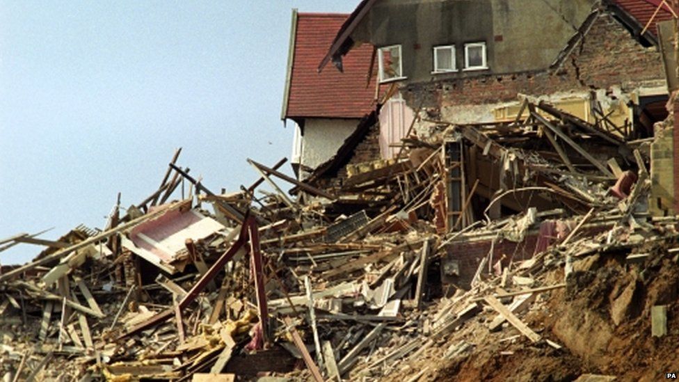 In pictures: Holbeck Hall landslip 20th anniversary - BBC News