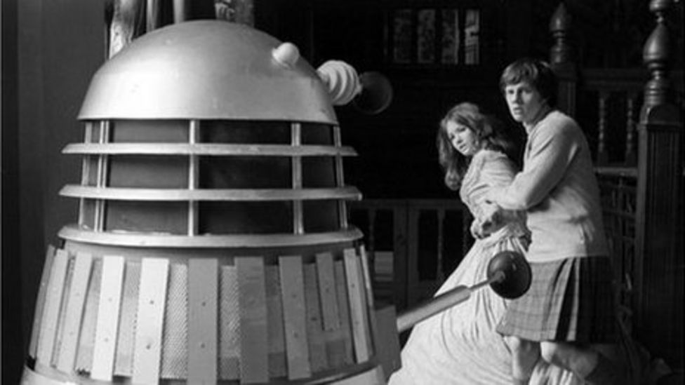 Dalek 'driving sessions' at Nettleham Junior School - BBC News