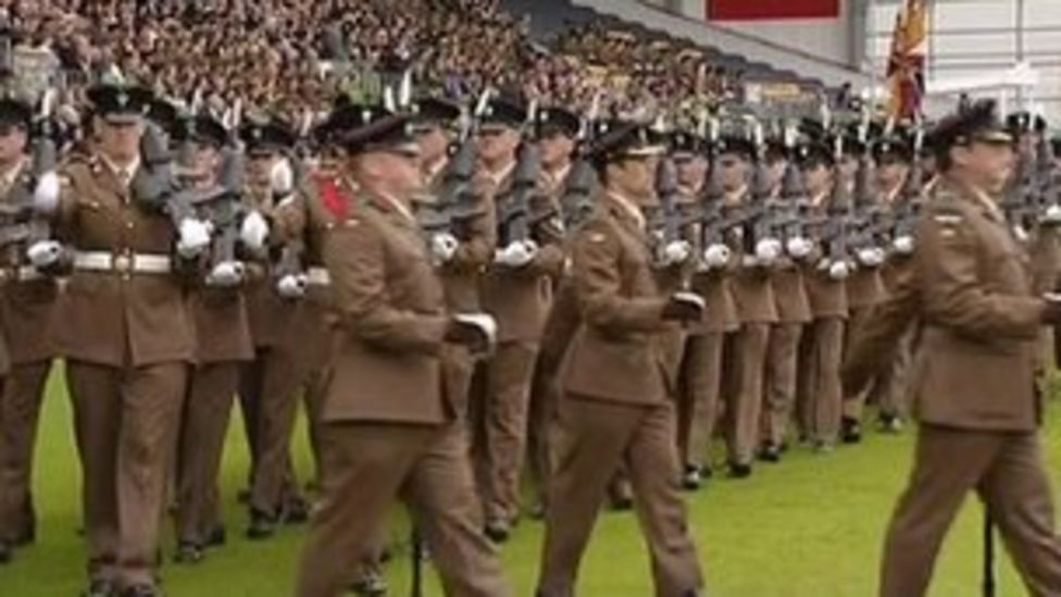 Mercian Regiment gets new colours - BBC News