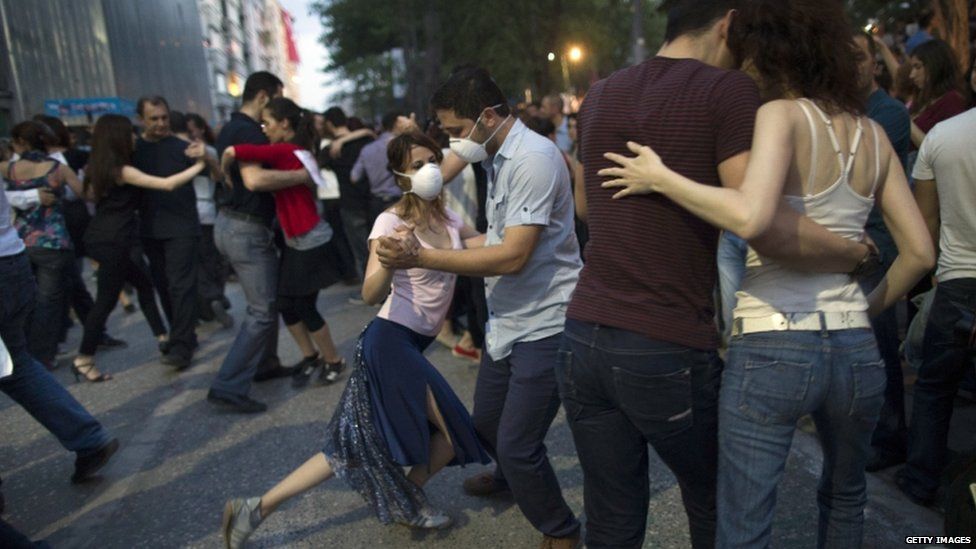 In pictures: Turkey protests - BBC News