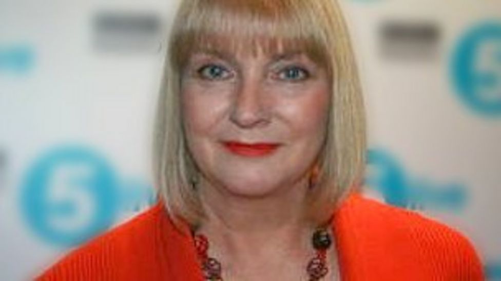Ruth Watson: Hotel inspector gets hygiene stars back - BBC News