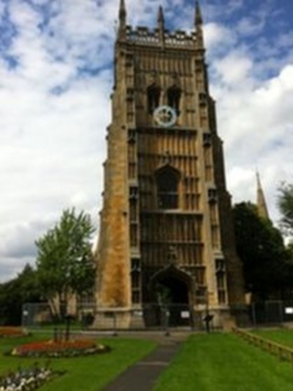 Evesham bell tower appeal hopes to raise £500,000 - BBC News