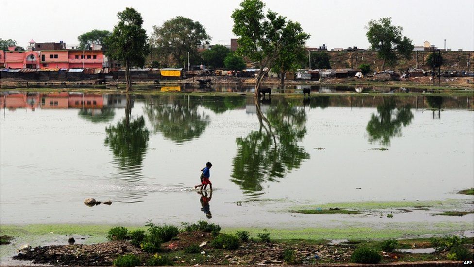 In pictures: Monsoon rains arrive in India - BBC News