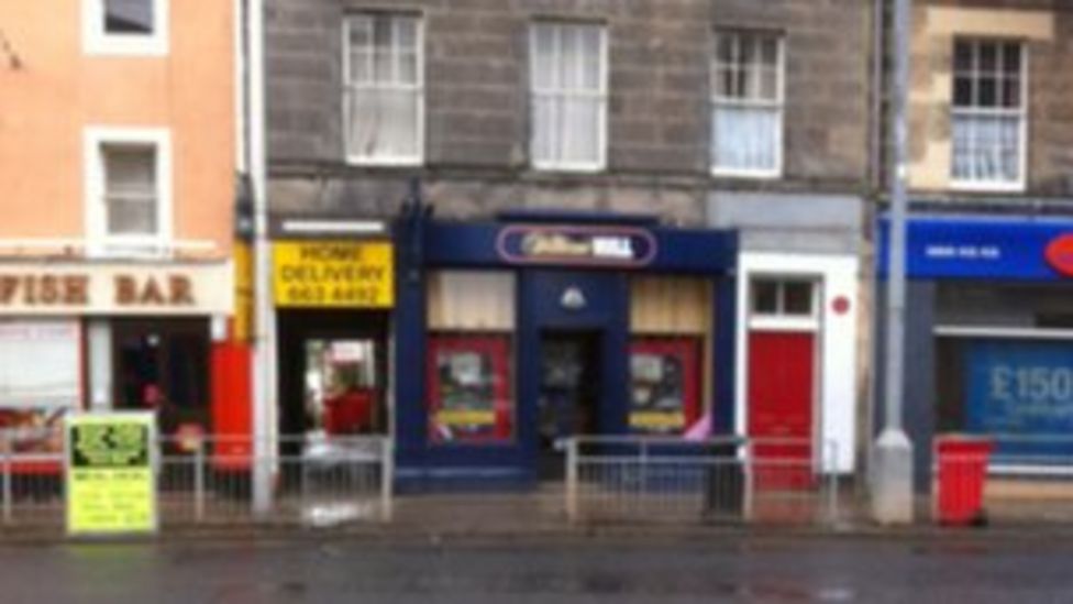 Gambler Mark Rutter who smashed up Dalkeith bookies jailed - BBC News