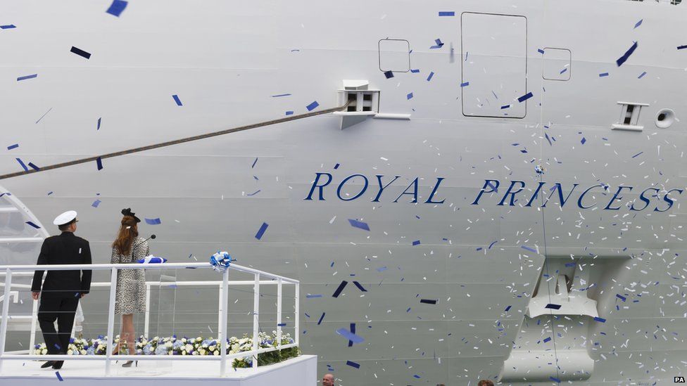 In pictures: Duchess of Cambridge launches liner - BBC News