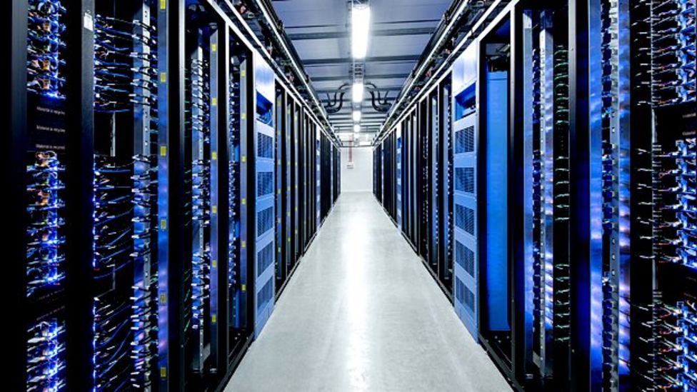 Microsoft tests underwater data centre - BBC News