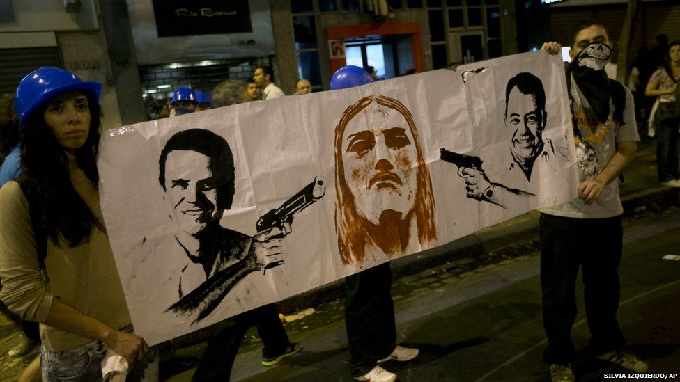 In pictures: Brazil protest banners - BBC News