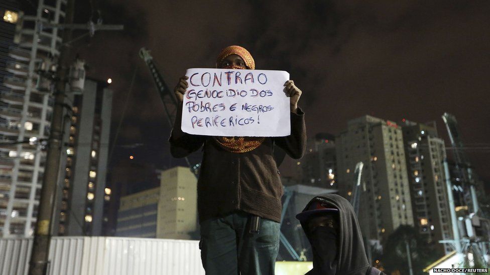 In pictures: Brazil protest banners - BBC News