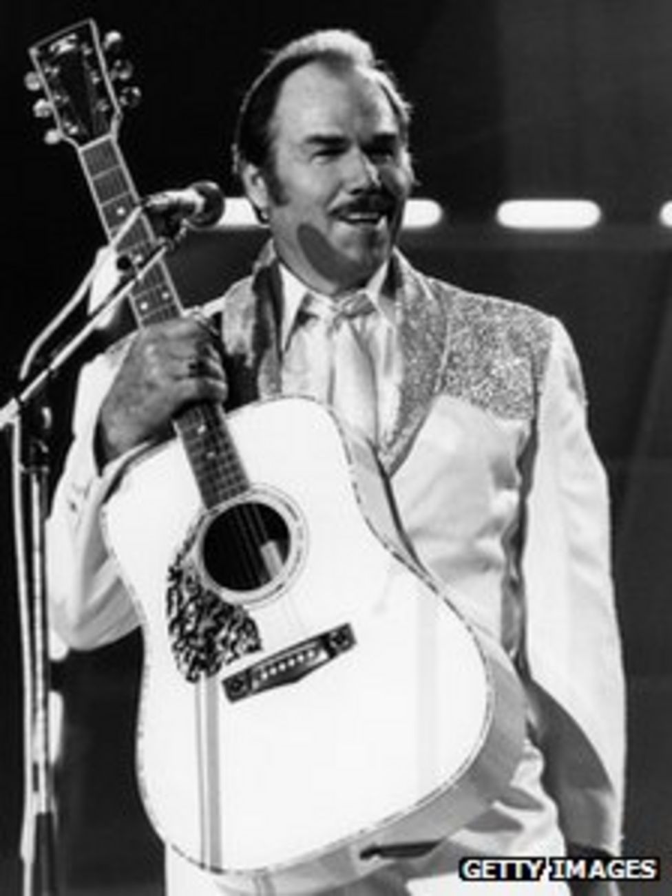Slim Whitman, US country singer, dies at 90 - BBC News