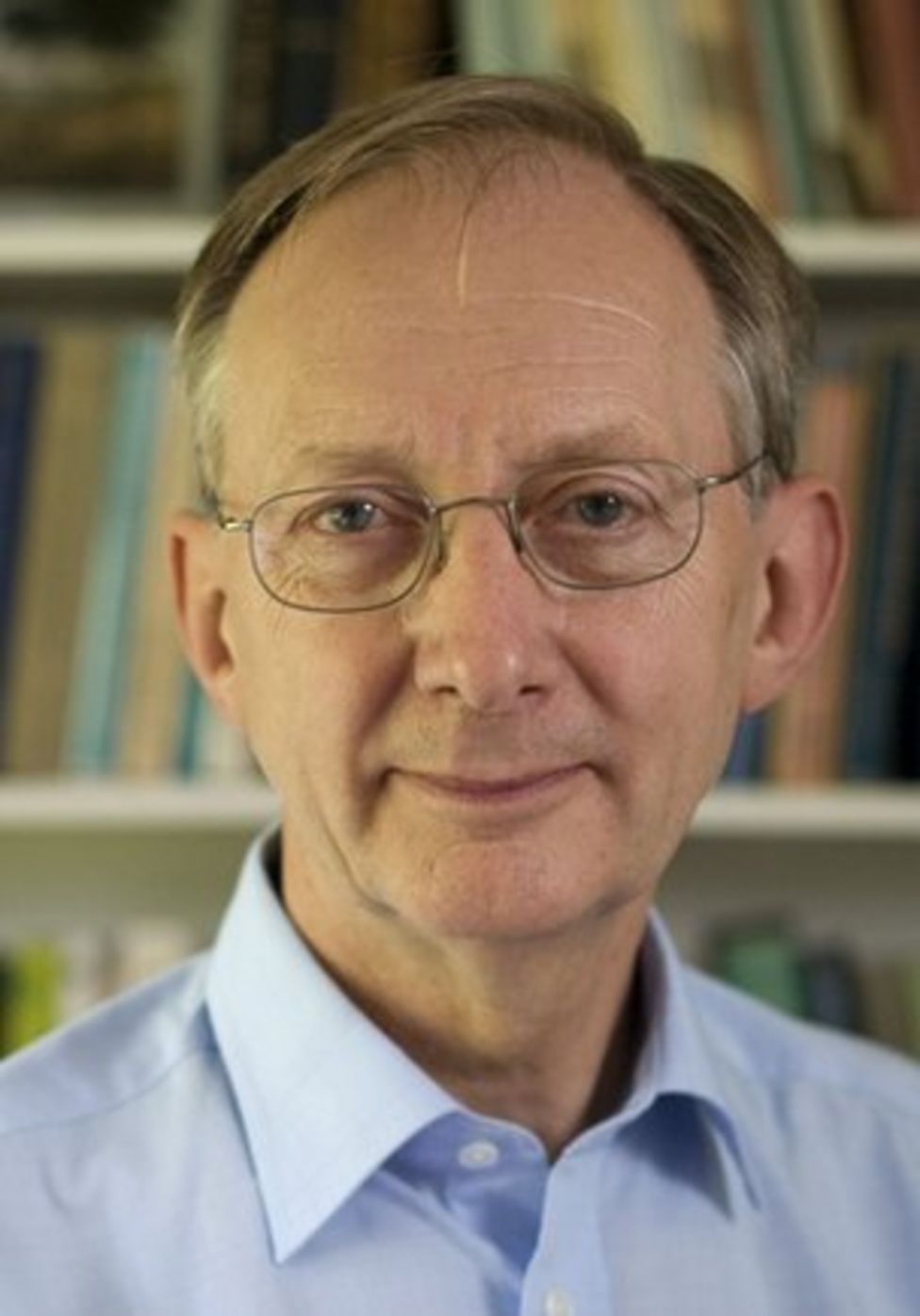'Invisibility cloak' pioneer John Pendry scoops Newton Medal - BBC News