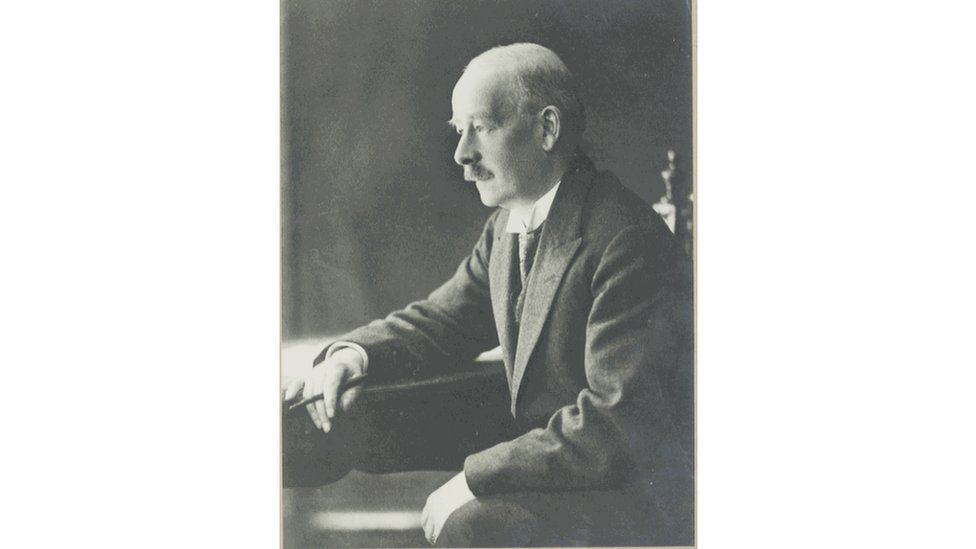 In pictures: Boswells celebrates 275th anniversary - BBC News