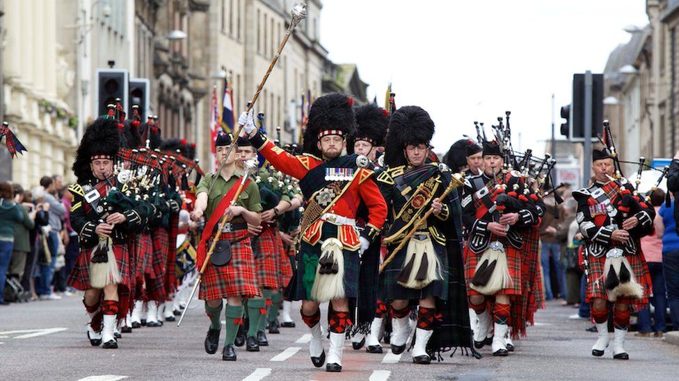 In pictures: Inverness Armed Forces Day - BBC News